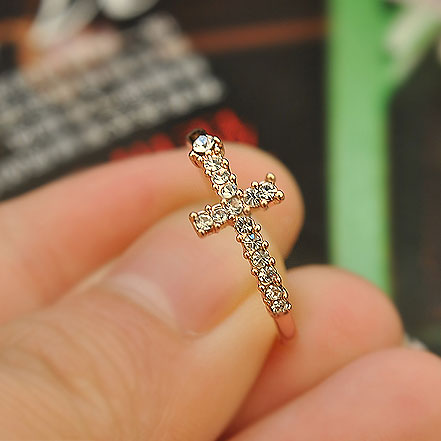 Cross Finger Ring Studded With Crystals [grzxy6700005] on Luulla
